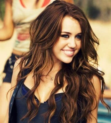 50+ Hollywood Celebrities & Pop Stars with Hair Extensions (2026)